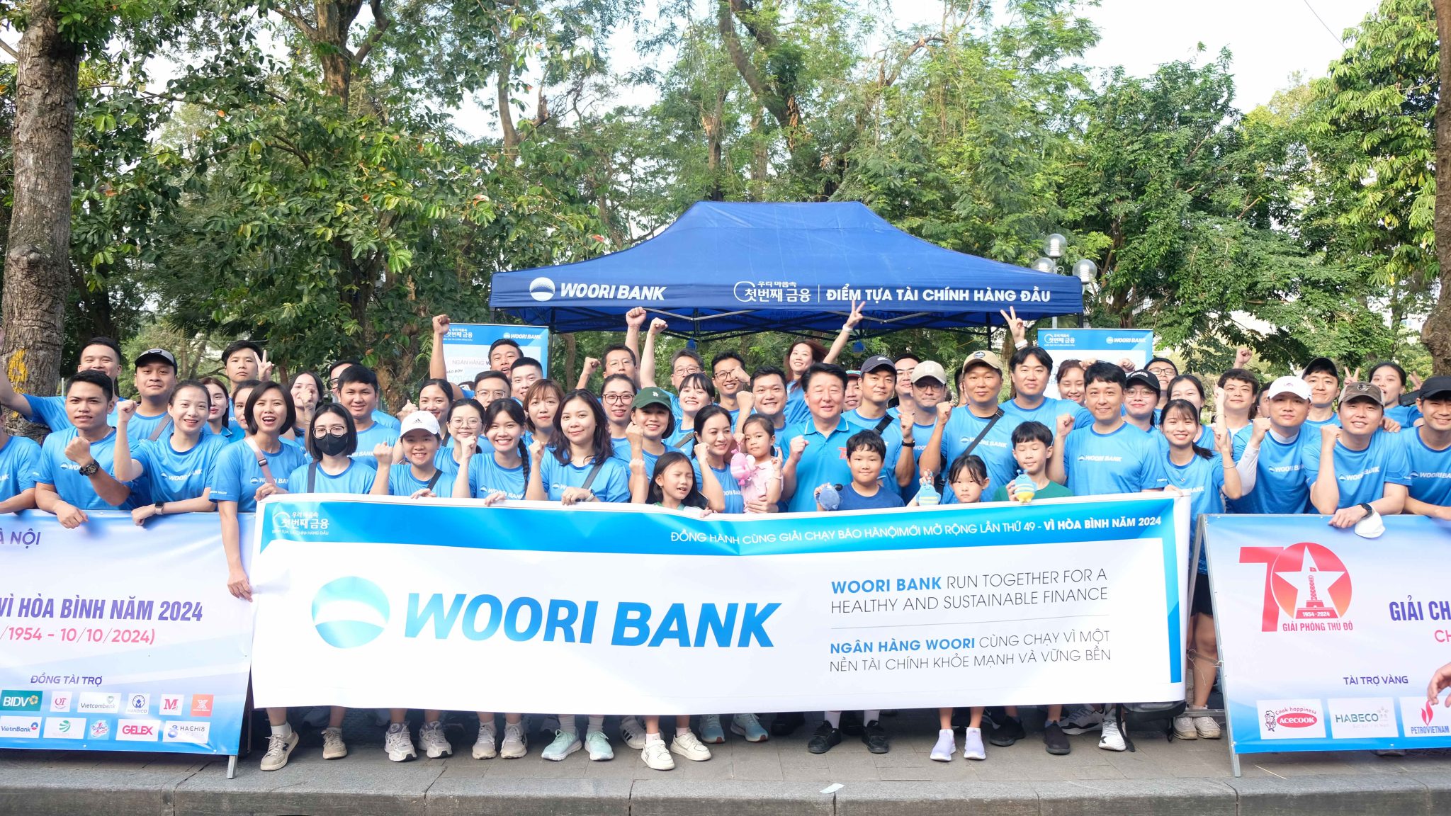 Ngân hàng Woori đồng hành cùng giải chạy báo Hà Nội Mới mở rộng lần thứ 49 - Vì hòa bình năm ...